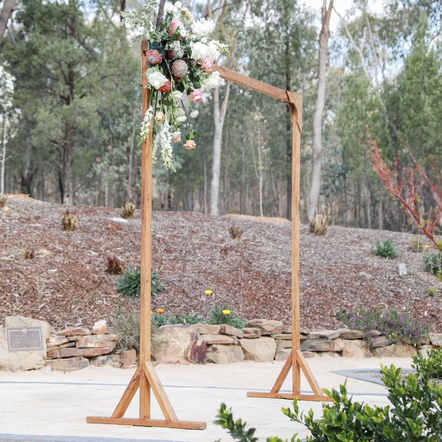 NATURAL TIMBER ARBOUR – Wagga Event Hire