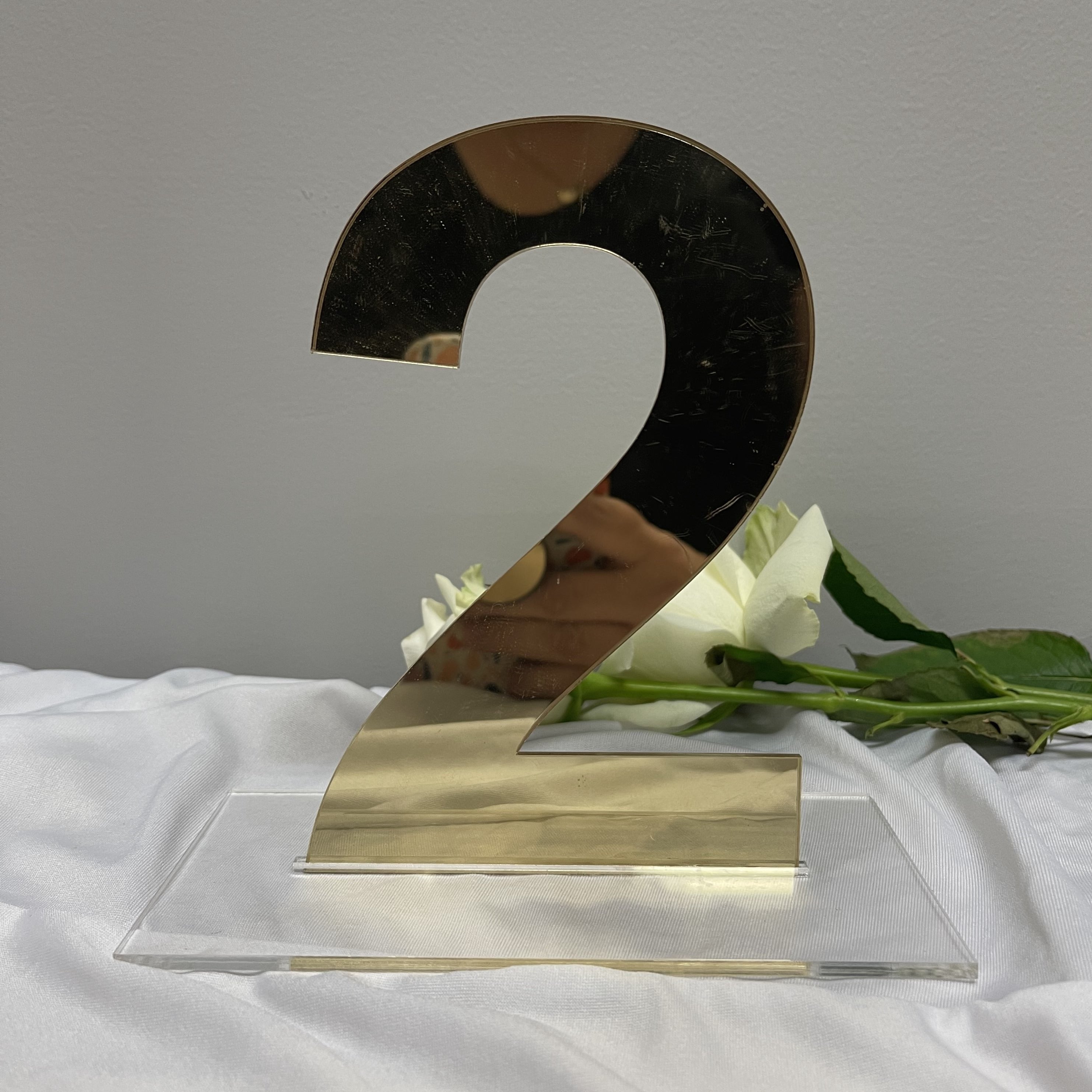 FREESTANDING GOLD MIRROR TABLE NUMBERS – Wagga Event Hire